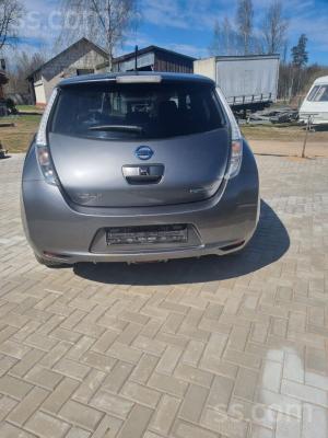 Pelēks Nissan Leaf 2014 Daugavpils, ar dzinēja tilpumu 0.00 L un nobraukumu 114 tūkst. km par 3600 €, foto 6 vietnē AUTOMOTO.COM.LV