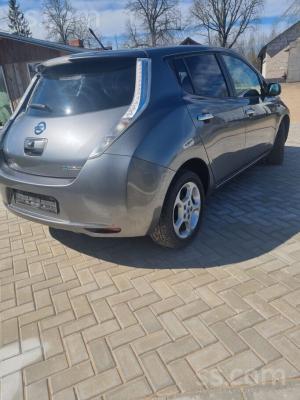 Pelēks Nissan Leaf 2014 Daugavpils, ar dzinēja tilpumu 0.00 L un nobraukumu 114 tūkst. km par 3600 €, foto 7 vietnē AUTOMOTO.COM.LV