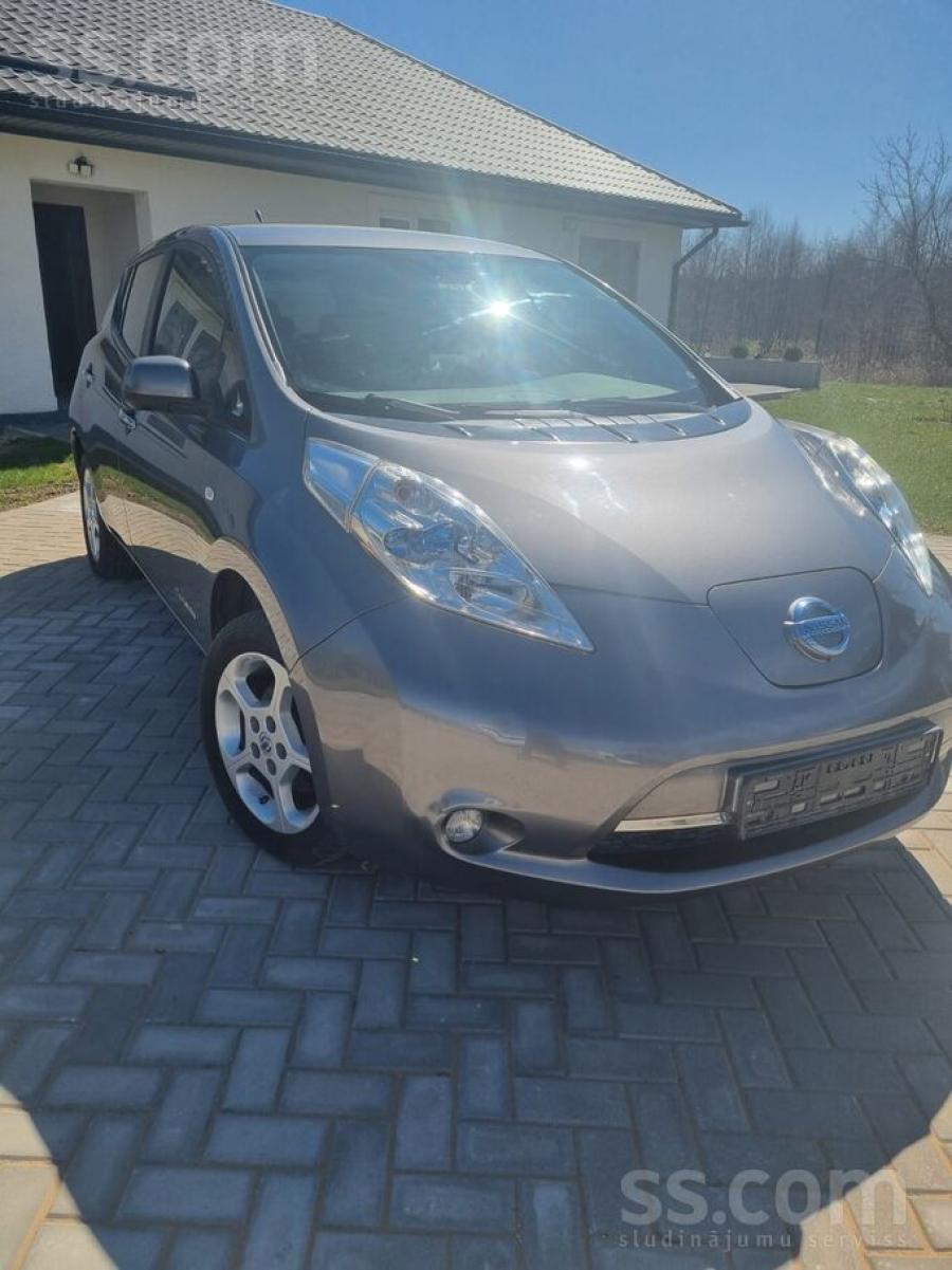 Pelēks Nissan Leaf 2014 Daugavpils, ar dzinēja tilpumu 0.00 L un nobraukumu 114 tūkst. km par 3600 €, foto 8 vietnē AUTOMOTO.COM.LV