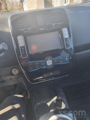 Pelēks Nissan Leaf 2014 Daugavpils, ar dzinēja tilpumu 0.00 L un nobraukumu 114 tūkst. km par 3600 €, foto 14 vietnē AUTOMOTO.COM.LV