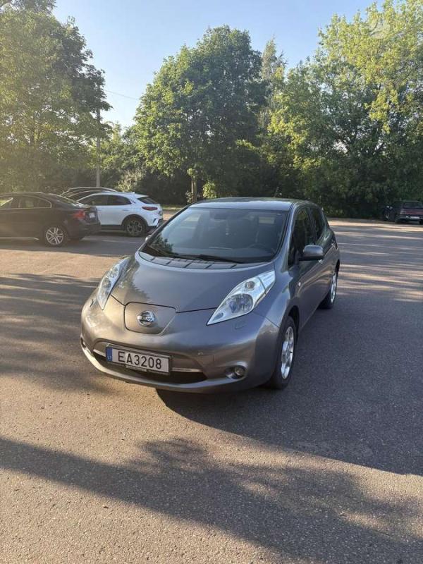 Pelēks Nissan Leaf 2014 Viļņa, ar dzinēja tilpumu 0.00 L un nobraukumu 168 tūkst. km par 3550 €, foto 1 vietnē AUTOMOTO.COM.LV