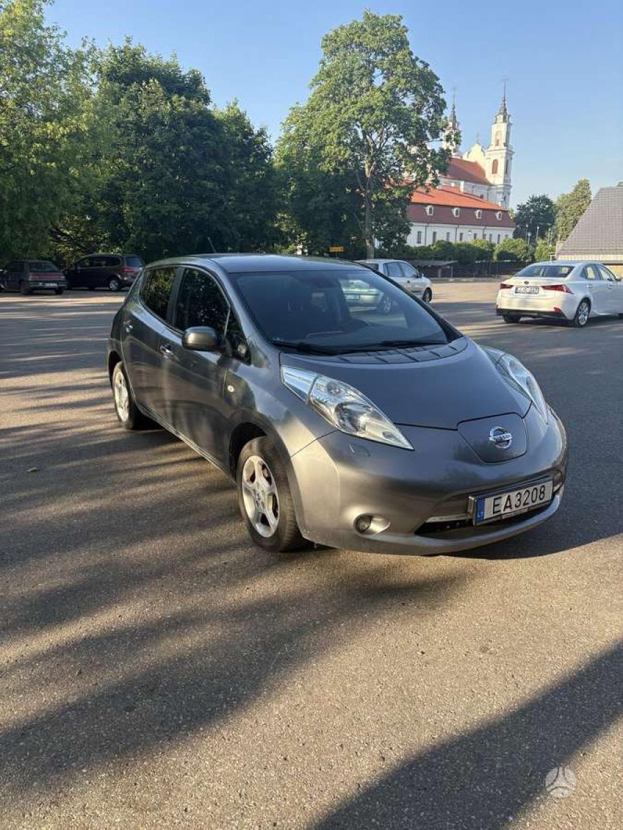 Grey Nissan Leaf 2014 in Vilnius, with an engine capacity of 0.00 L and mileage of 168 thousand km for 3550 €, photo 4 on AUTOMOTO.COM.LV