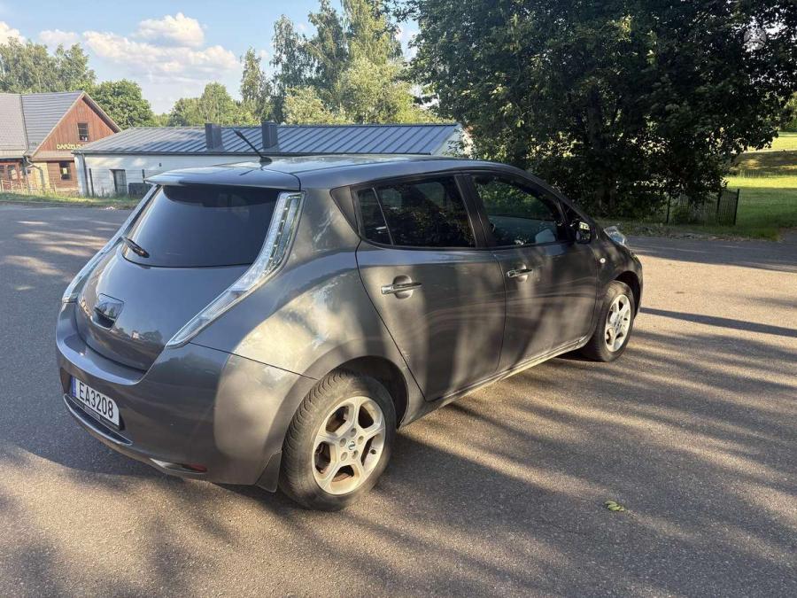 Grey Nissan Leaf 2014 in Vilnius, with an engine capacity of 0.00 L and mileage of 168 thousand km for 3550 €, photo 5 on AUTOMOTO.COM.LV