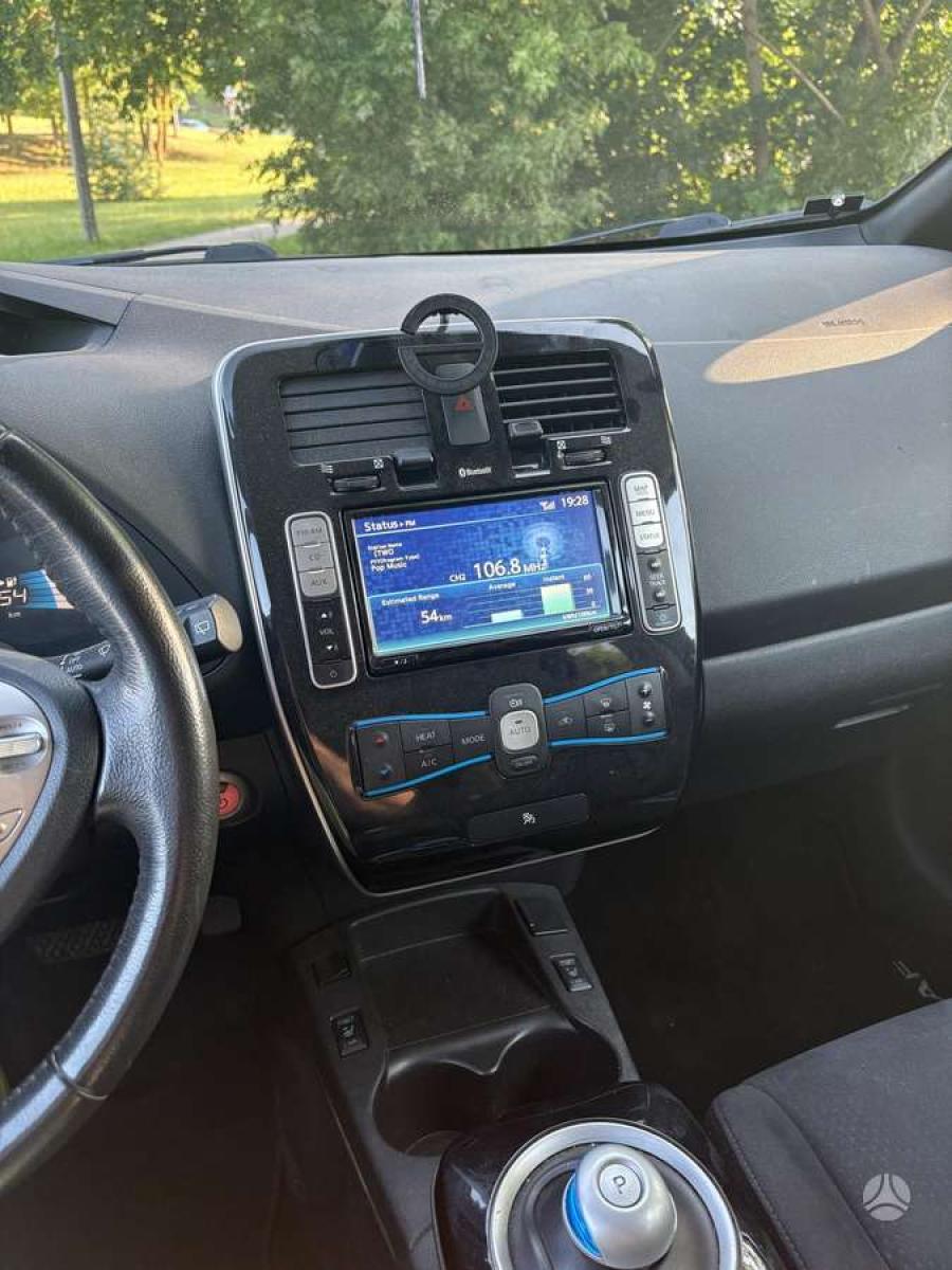 Grey Nissan Leaf 2014 in Vilnius, with an engine capacity of 0.00 L and mileage of 168 thousand km for 3550 €, photo 13 on AUTOMOTO.COM.LV