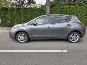 Pelēks Nissan Leaf 2015 Viļņa, ar dzinēja tilpumu 0.00 L un nobraukumu 76 tūkst. km par 4700 €, foto 3 vietnē AUTOMOTO.COM.LV