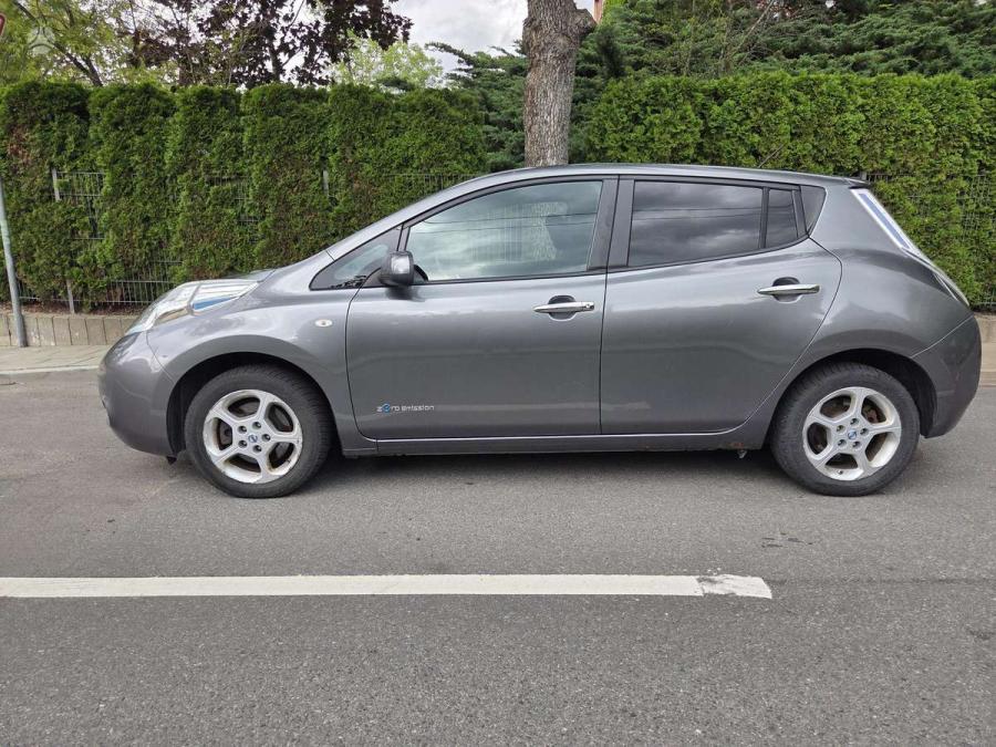 Pelēks Nissan Leaf 2015 Viļņa, ar dzinēja tilpumu 0.00 L un nobraukumu 76 tūkst. km par 4700 €, foto 3 vietnē AUTOMOTO.COM.LV