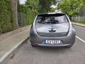 Pelēks Nissan Leaf 2015 Viļņa, ar dzinēja tilpumu 0.00 L un nobraukumu 76 tūkst. km par 4700 €, foto 5 vietnē AUTOMOTO.COM.LV