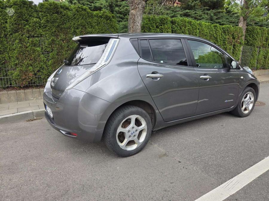 Pelēks Nissan Leaf 2015 Viļņa, ar dzinēja tilpumu 0.00 L un nobraukumu 76 tūkst. km par 4700 €, foto 8 vietnē AUTOMOTO.COM.LV