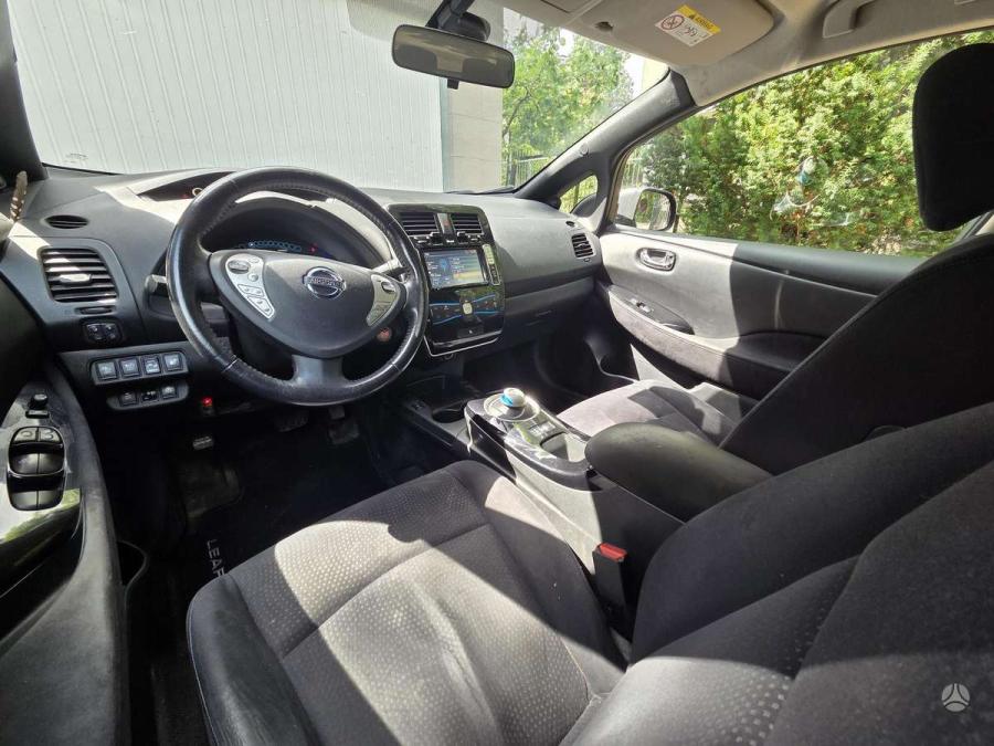 Pelēks Nissan Leaf 2015 Viļņa, ar dzinēja tilpumu 0.00 L un nobraukumu 76 tūkst. km par 4700 €, foto 9 vietnē AUTOMOTO.COM.LV