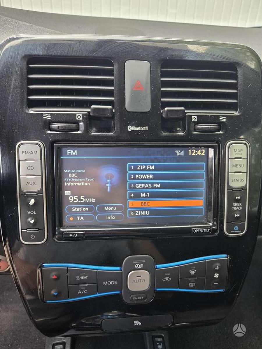Pelēks Nissan Leaf 2015 Viļņa, ar dzinēja tilpumu 0.00 L un nobraukumu 76 tūkst. km par 4700 €, foto 16 vietnē AUTOMOTO.COM.LV