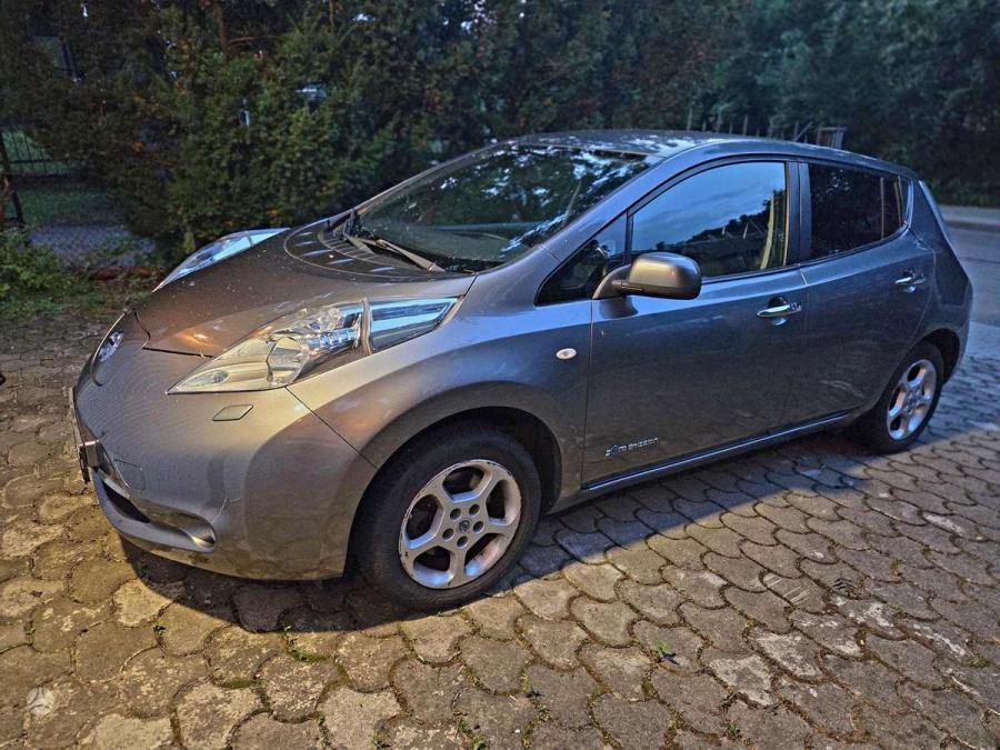 Pelēks Nissan Leaf 2015 Viļņa, ar dzinēja tilpumu 0.00 L un nobraukumu 76 tūkst. km par 4700 €, foto 20 vietnē AUTOMOTO.COM.LV