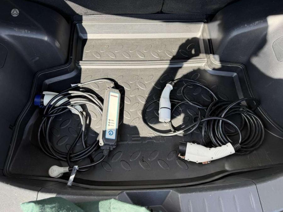 Grey Nissan Leaf 2015 in Taurage, with an engine capacity of 0.00 L and mileage of 73 thousand km for 5300 €, photo 33 on AUTOMOTO.COM.LV