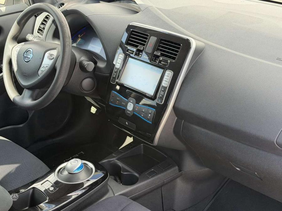 Grey Nissan Leaf 2015 in Taurage, with an engine capacity of 0.00 L and mileage of 73 thousand km for 5300 €, photo 35 on AUTOMOTO.COM.LV
