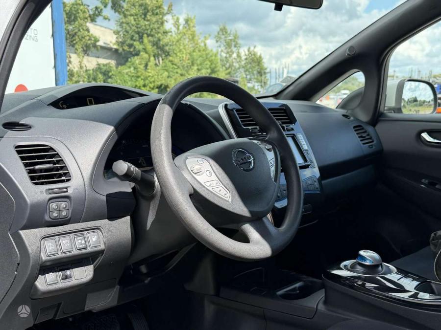 Grey Nissan Leaf 2015 in Taurage, with an engine capacity of 0.00 L and mileage of 73 thousand km for 5300 €, photo 39 on AUTOMOTO.COM.LV