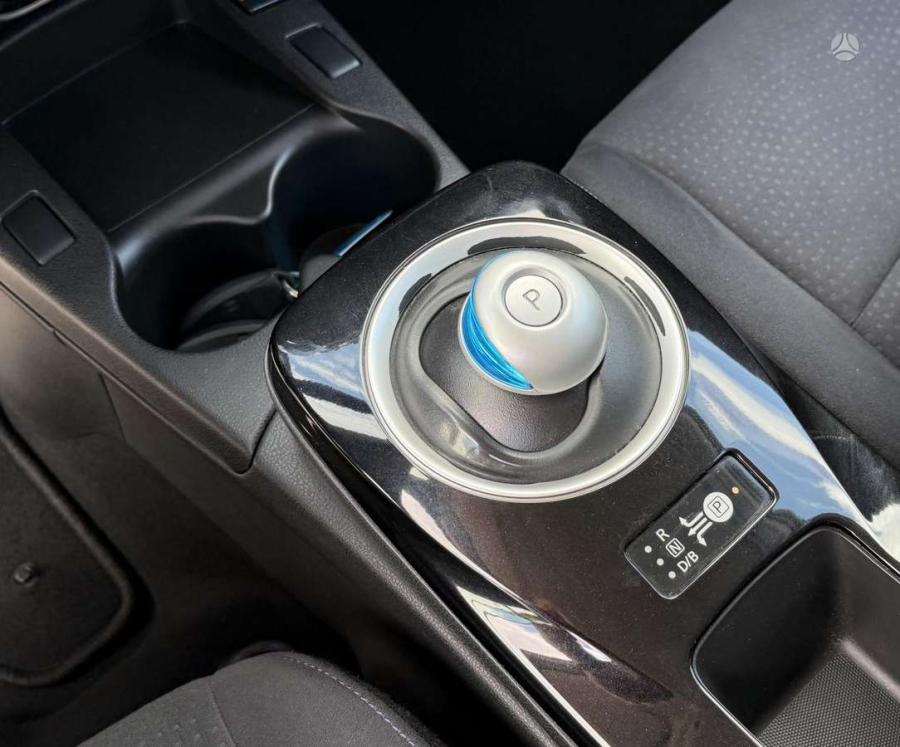 Grey Nissan Leaf 2015 in Taurage, with an engine capacity of 0.00 L and mileage of 73 thousand km for 5300 €, photo 45 on AUTOMOTO.COM.LV