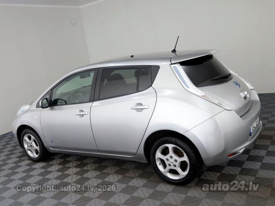 Pelēks Nissan Leaf 2016 Tallina, ar dzinēja tilpumu 0.00 L un nobraukumu 254 tūkst. km par 2599 €, foto 4 vietnē AUTOMOTO.COM.LV