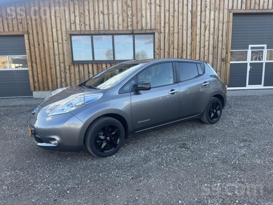 Grey Nissan Leaf 2017 in Cesis, with an engine capacity of 0.00 L and mileage of 153 thousand km for 6900 €, photo 1 on AUTOMOTO.COM.LV