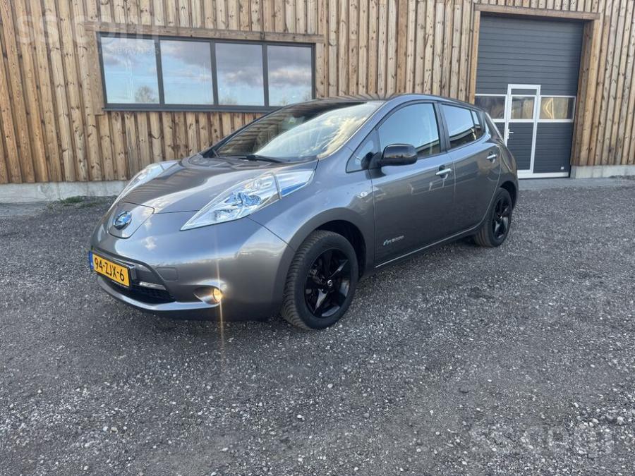 Grey Nissan Leaf 2017 in Cesis, with an engine capacity of 0.00 L and mileage of 153 thousand km for 6900 €, photo 3 on AUTOMOTO.COM.LV