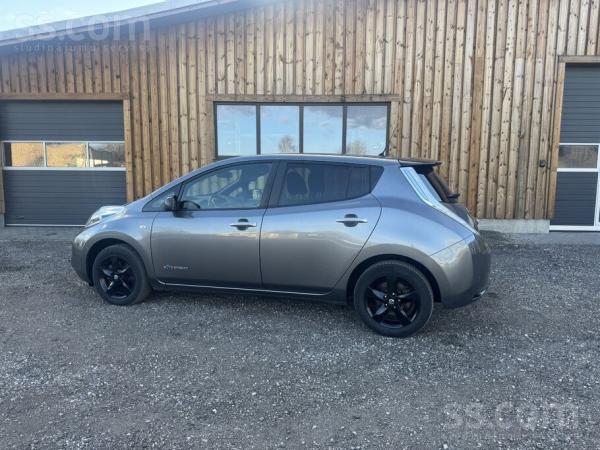 Grey Nissan Leaf 2017 in Cesis, with an engine capacity of 0.00 L and mileage of 153 thousand km for 6900 €, photo 3 on AUTOMOTO.COM.LV