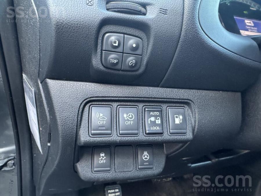 Grey Nissan Leaf 2017 in Cesis, with an engine capacity of 0.00 L and mileage of 153 thousand km for 6900 €, photo 15 on AUTOMOTO.COM.LV