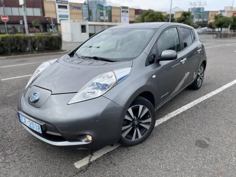 Pelēks Nissan Leaf 2017 Rīga, ar dzinēja tilpumu 0.00 L un nobraukumu 126 tūkst. km par 12500 €, foto 1 vietnē AUTOMOTO.COM.LV