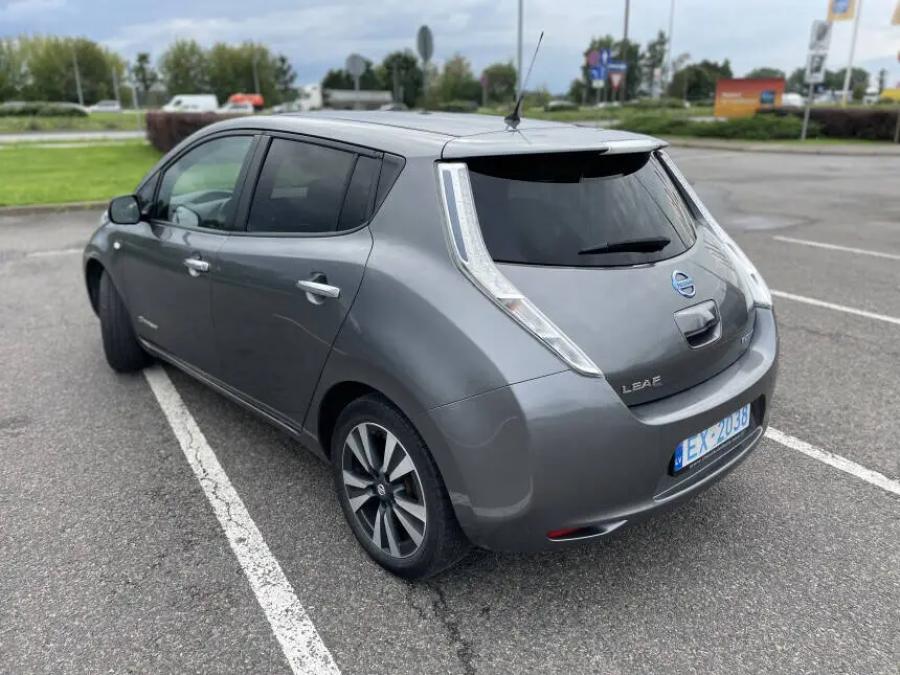Pelēks Nissan Leaf 2017 Rīga, ar dzinēja tilpumu 0.00 L un nobraukumu 126 tūkst. km par 12500 €, foto 5 vietnē AUTOMOTO.COM.LV