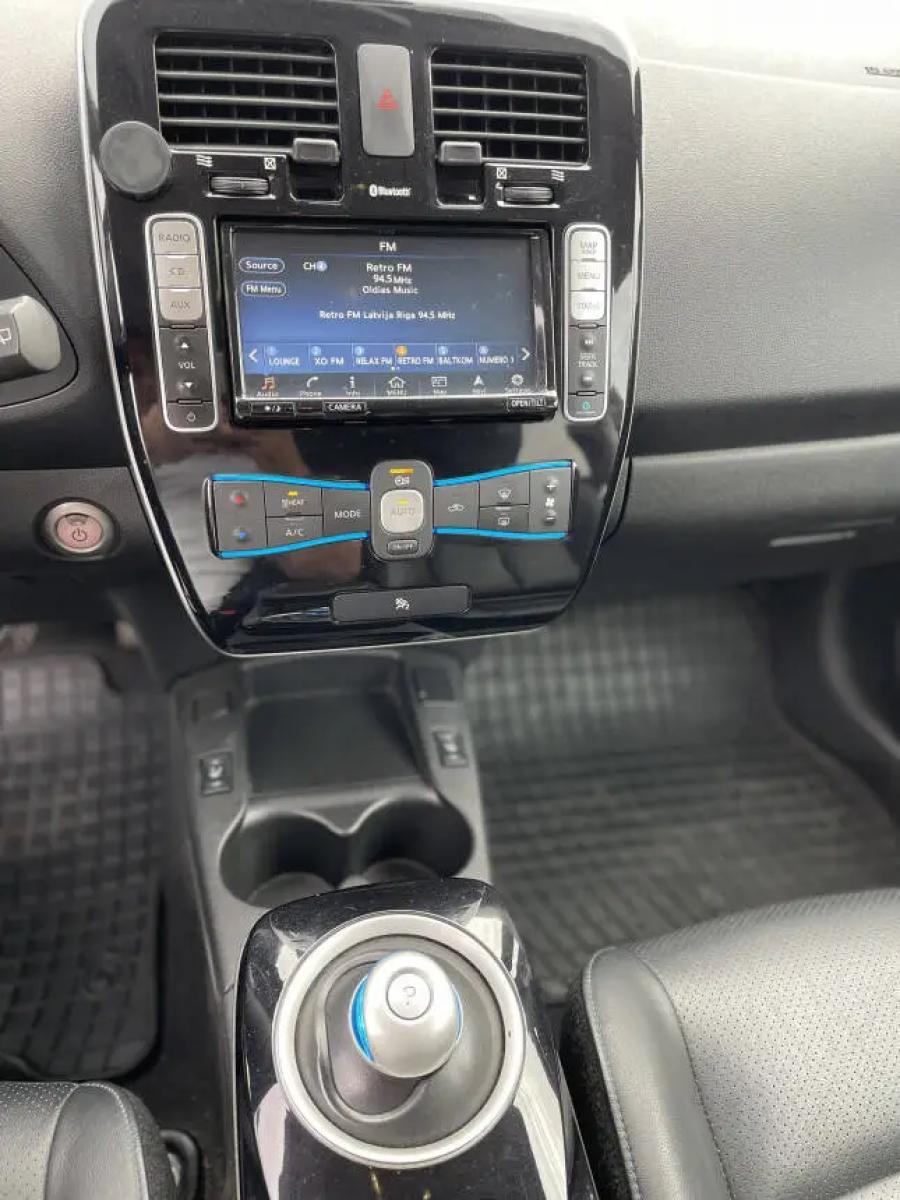 Pelēks Nissan Leaf 2017 Rīga, ar dzinēja tilpumu 0.00 L un nobraukumu 126 tūkst. km par 12500 €, foto 12 vietnē AUTOMOTO.COM.LV
