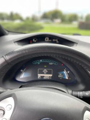 Pelēks Nissan Leaf 2017 Rīga, ar dzinēja tilpumu 0.00 L un nobraukumu 126 tūkst. km par 12500 €, foto 14 vietnē AUTOMOTO.COM.LV