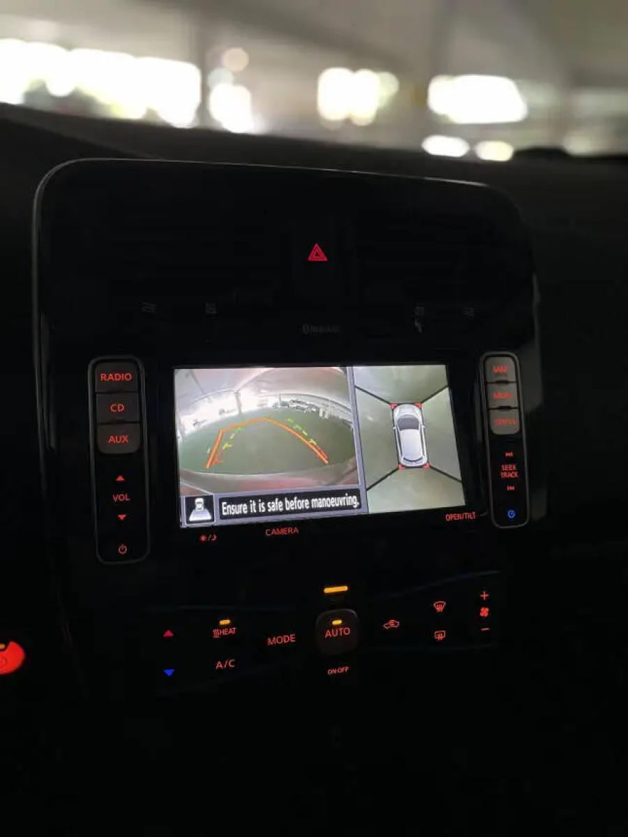 Pelēks Nissan Leaf 2017 Rīga, ar dzinēja tilpumu 0.00 L un nobraukumu 126 tūkst. km par 12500 €, foto 15 vietnē AUTOMOTO.COM.LV