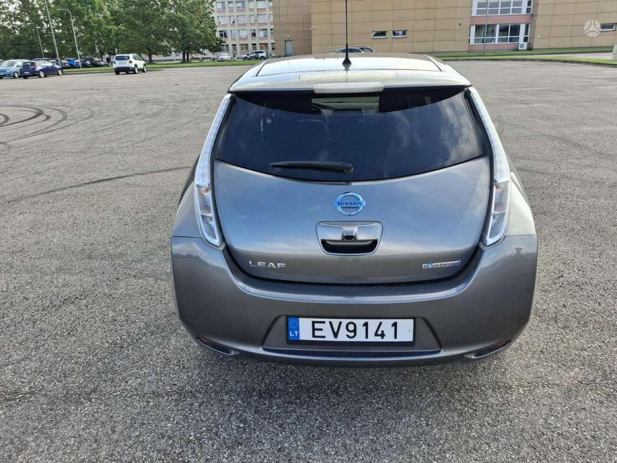 Grey Nissan Leaf 2017 in Kaunas, with an engine capacity of 0.00 L and mileage of 137 thousand km for 5250 €, photo 3 on AUTOMOTO.COM.LV