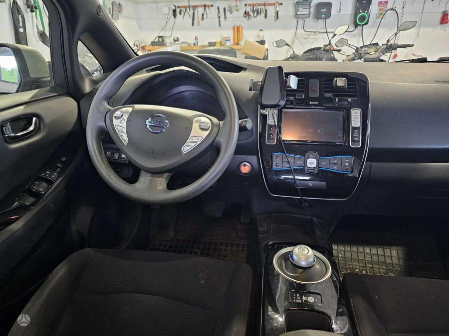 Grey Nissan Leaf 2017 in Vilnius, with an engine capacity of 0.00 L and mileage of 142 thousand km for 4000 €, photo 1 on AUTOMOTO.COM.LV