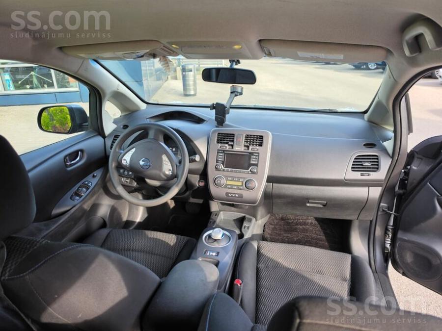 Pelēks Nissan Leaf 2017 Rīga, ar dzinēja tilpumu 0.00 L un nobraukumu 121 tūkst. km par 6500 €, foto 5 vietnē AUTOMOTO.COM.LV