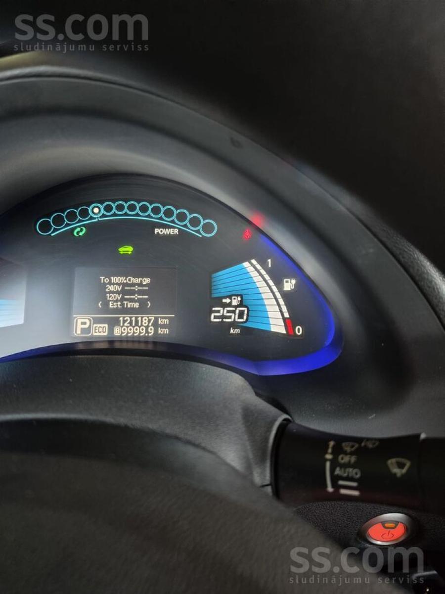Pelēks Nissan Leaf 2017 Rīga, ar dzinēja tilpumu 0.00 L un nobraukumu 121 tūkst. km par 6500 €, foto 6 vietnē AUTOMOTO.COM.LV