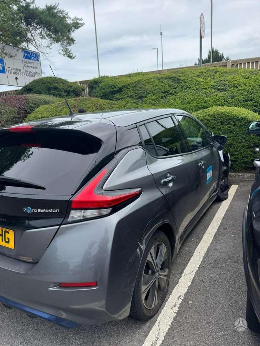 Grey Nissan Leaf 2018 in Sirvintos, with an engine capacity of 0.00 L and mileage of 111 thousand km for 4114 €, photo 3 on AUTOMOTO.COM.LV