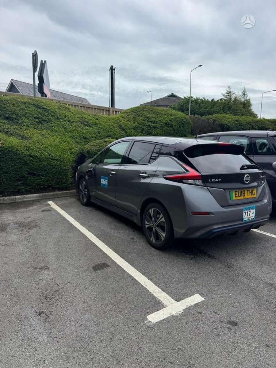 Grey Nissan Leaf 2018 in Sirvintos, with an engine capacity of 0.00 L and mileage of 111 thousand km for 4114 €, photo 4 on AUTOMOTO.COM.LV