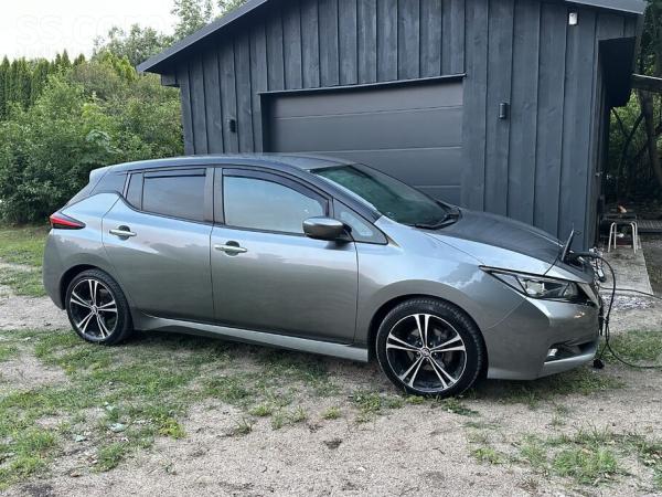 Pelēks Nissan Leaf 2018 Ventspils, ar dzinēja tilpumu 0.00 L un nobraukumu 140 tūkst. km par 8600 €, foto 2 vietnē AUTOMOTO.COM.LV