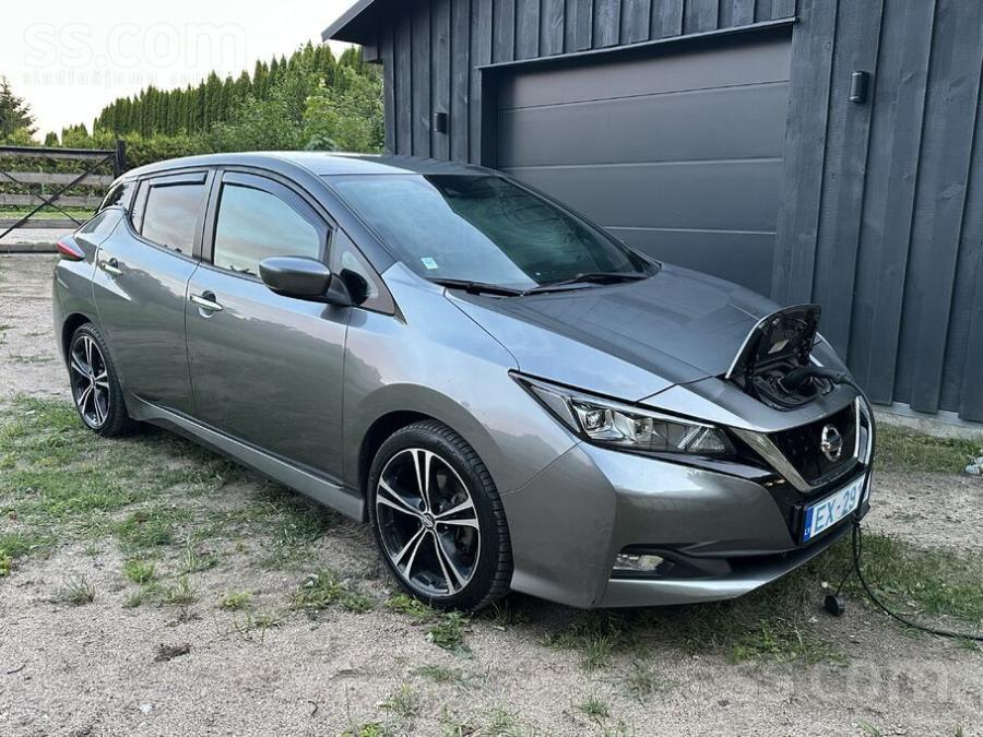 Pelēks Nissan Leaf 2018 Ventspils, ar dzinēja tilpumu 0.00 L un nobraukumu 140 tūkst. km par 8600 €, foto 1 vietnē AUTOMOTO.COM.LV