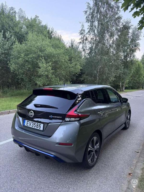 Pelēks Nissan Leaf 2018 Viļņa, ar dzinēja tilpumu 0.00 L un nobraukumu 89 tūkst. km par 13900 €, foto 5 vietnē AUTOMOTO.COM.LV