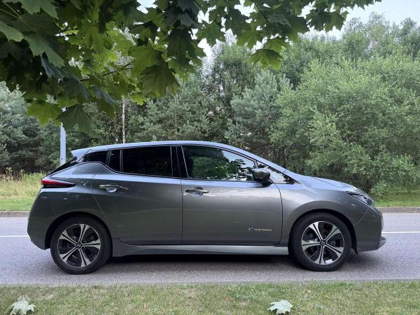 Pelēks Nissan Leaf 2018 Viļņa, ar dzinēja tilpumu 0.00 L un nobraukumu 89 tūkst. km par 13900 €, foto 3 vietnē AUTOMOTO.COM.LV