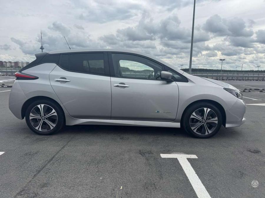 Pelēks Nissan Leaf 2018 Viļņa, ar dzinēja tilpumu 0.00 L un nobraukumu 109 tūkst. km par 9500 €, foto 6 vietnē AUTOMOTO.COM.LV