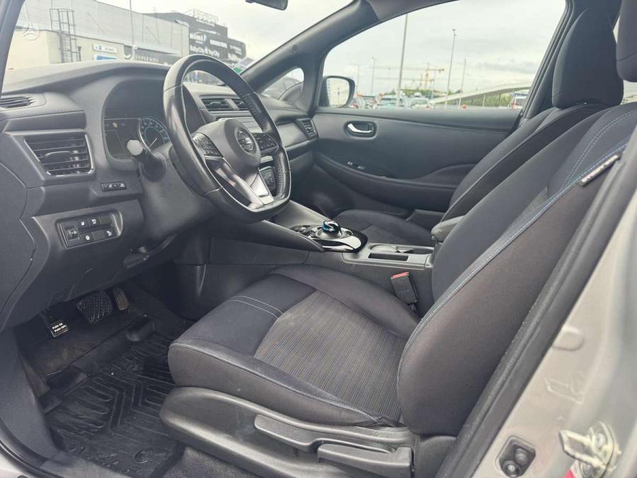 Pelēks Nissan Leaf 2018 Viļņa, ar dzinēja tilpumu 0.00 L un nobraukumu 109 tūkst. km par 9500 €, foto 18 vietnē AUTOMOTO.COM.LV