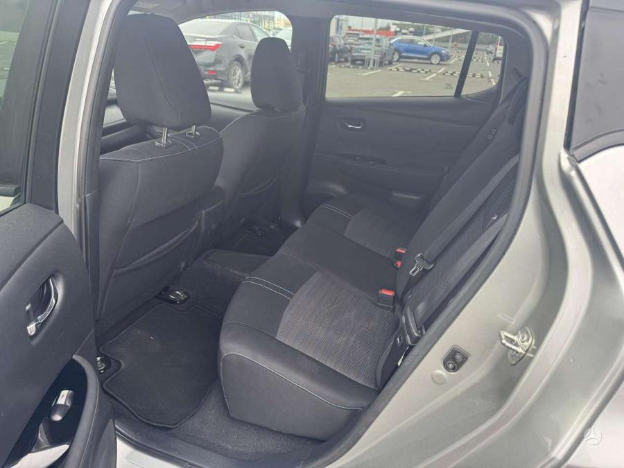 Pelēks Nissan Leaf 2018 Viļņa, ar dzinēja tilpumu 0.00 L un nobraukumu 109 tūkst. km par 9500 €, foto 19 vietnē AUTOMOTO.COM.LV