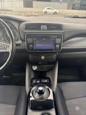 Pelēks Nissan Leaf 2018 Viļņa, ar dzinēja tilpumu 0.00 L un nobraukumu 109 tūkst. km par 9500 €, foto 21 vietnē AUTOMOTO.COM.LV