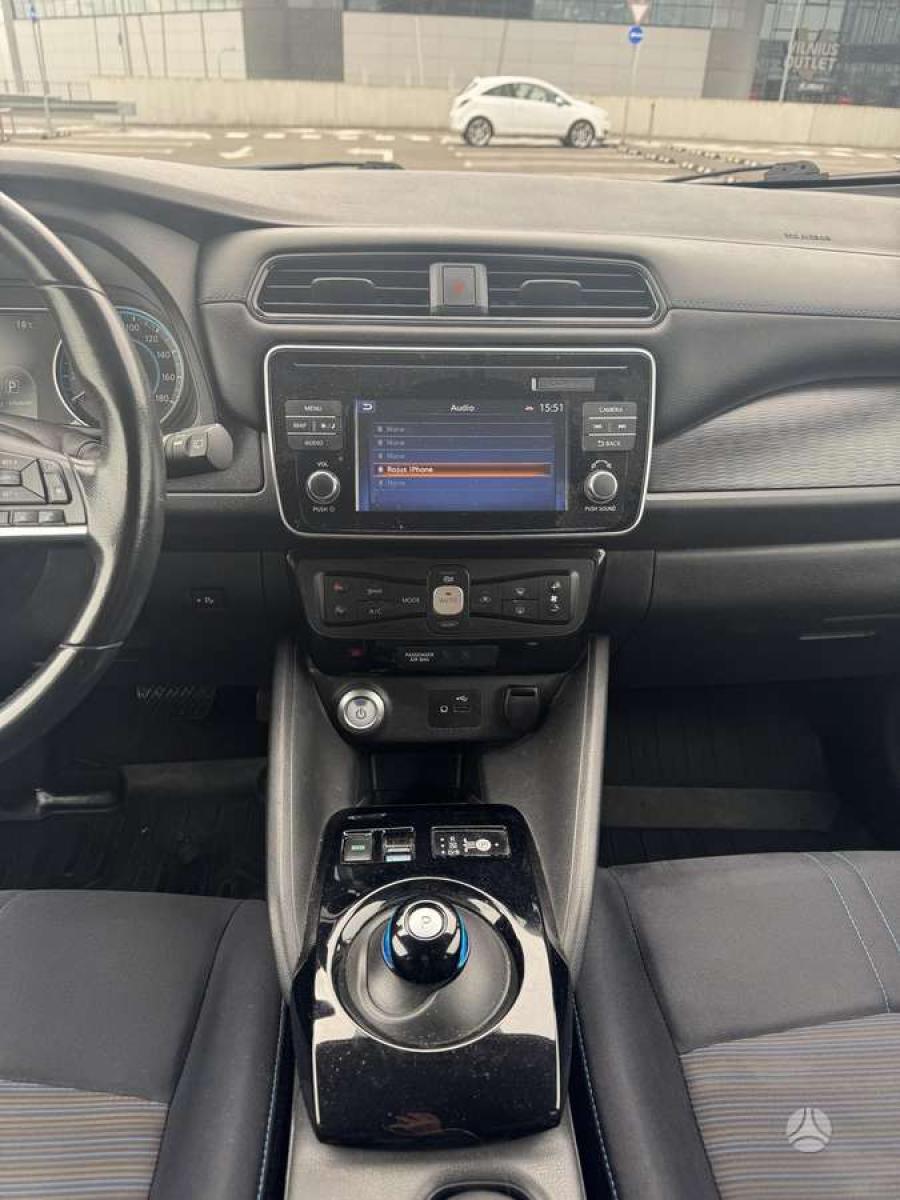 Pelēks Nissan Leaf 2018 Viļņa, ar dzinēja tilpumu 0.00 L un nobraukumu 109 tūkst. km par 9500 €, foto 21 vietnē AUTOMOTO.COM.LV