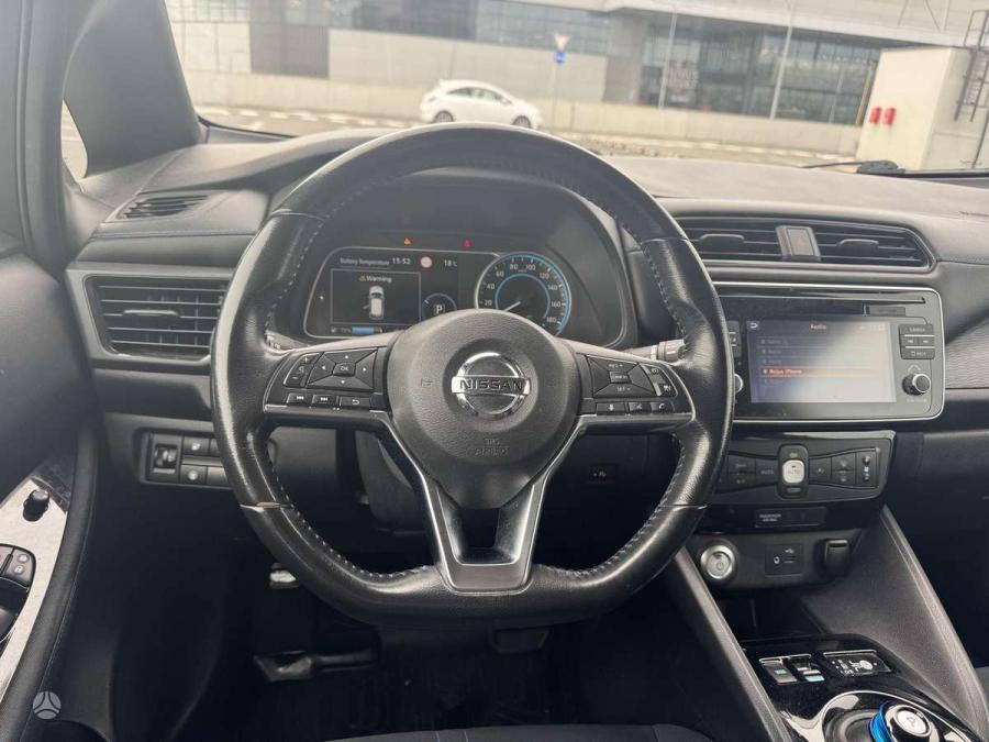 Pelēks Nissan Leaf 2018 Viļņa, ar dzinēja tilpumu 0.00 L un nobraukumu 109 tūkst. km par 9500 €, foto 22 vietnē AUTOMOTO.COM.LV