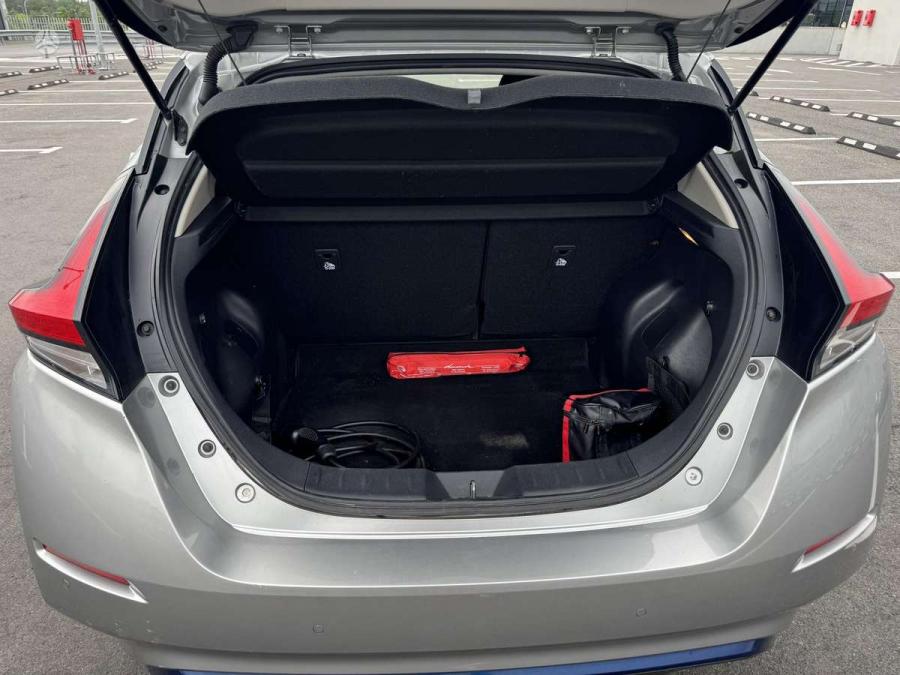 Pelēks Nissan Leaf 2018 Viļņa, ar dzinēja tilpumu 0.00 L un nobraukumu 109 tūkst. km par 9500 €, foto 23 vietnē AUTOMOTO.COM.LV