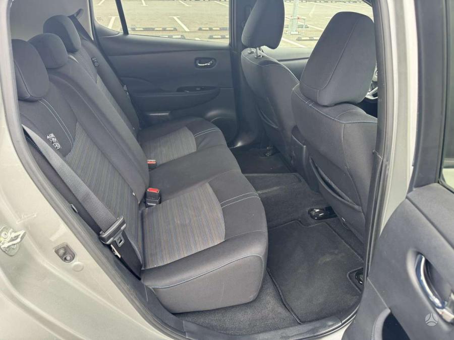 Pelēks Nissan Leaf 2018 Viļņa, ar dzinēja tilpumu 0.00 L un nobraukumu 109 tūkst. km par 9500 €, foto 24 vietnē AUTOMOTO.COM.LV