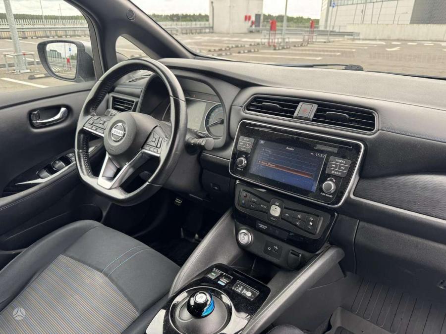 Pelēks Nissan Leaf 2018 Viļņa, ar dzinēja tilpumu 0.00 L un nobraukumu 109 tūkst. km par 9500 €, foto 26 vietnē AUTOMOTO.COM.LV