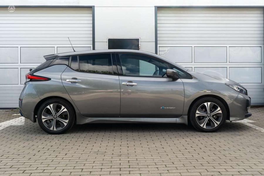 Grey Nissan Leaf 2018 in Vilnius, with an engine capacity of 0.00 L and mileage of 150 thousand km for 8950 €, photo 3 on AUTOMOTO.COM.LV