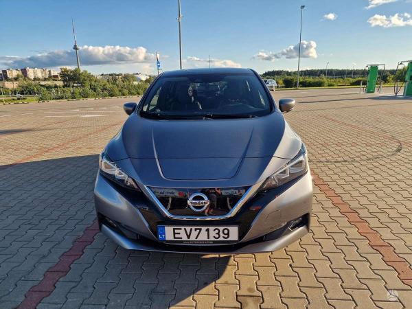 Pelēks Nissan Leaf 2018 Viļņa, ar dzinēja tilpumu 0.00 L un nobraukumu 52 tūkst. km par 12900 €, foto 3 vietnē AUTOMOTO.COM.LV